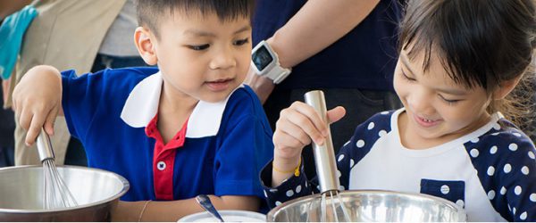 How to Plan a Community Dinner - The Family Dinner Project - The Family ...